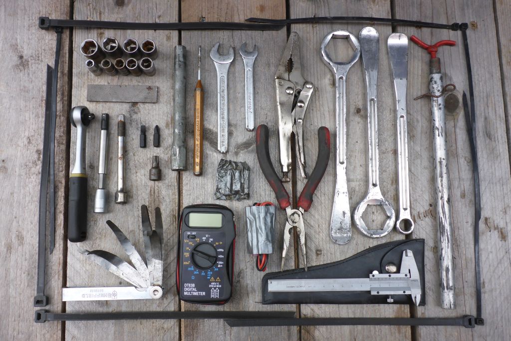 TOOLS AND SPARES